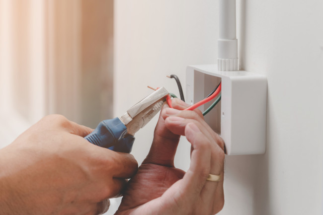 3 Signs that You Need Electrical Repair | Maguire Electric